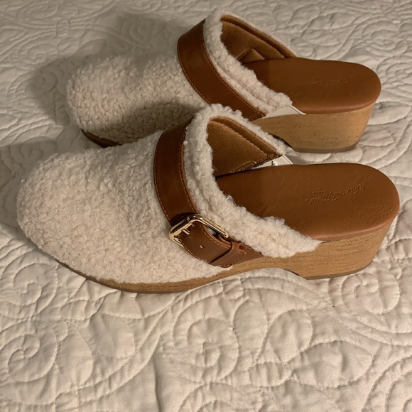 Universal Thread | Shoes | Sherpa Clogs | Poshmark